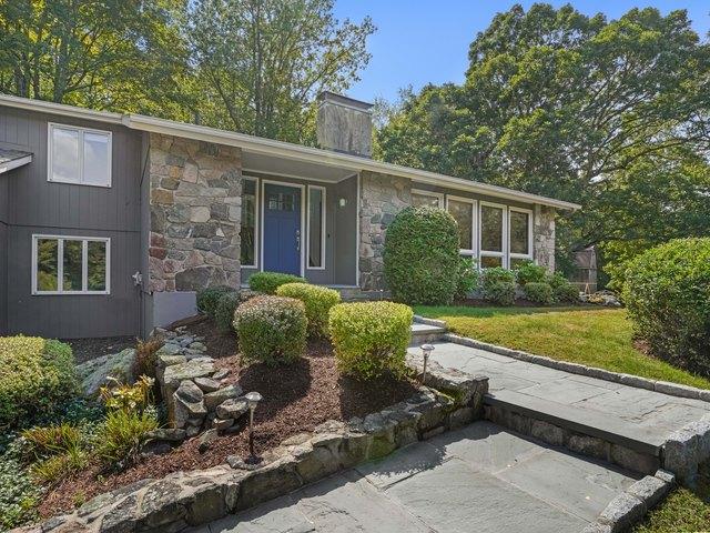 16 Ichabod Ln, Bethel, CT 06801