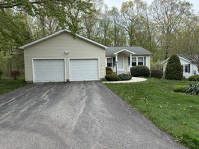 16 Indian Hill Rd, Uncasville, CT 06382