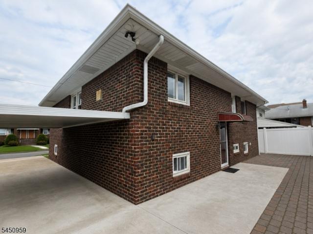 16 Jackson Avenue