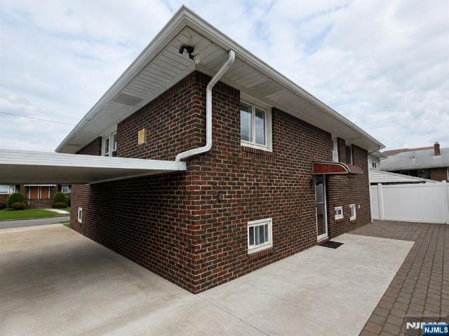 16 Jackson Avenue