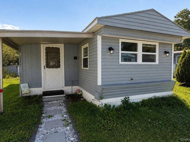 16 Jennifer Ct, Poughkeepsie, NY 12601