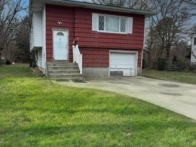 16 Jewel St, Brentwood, NY 11717
