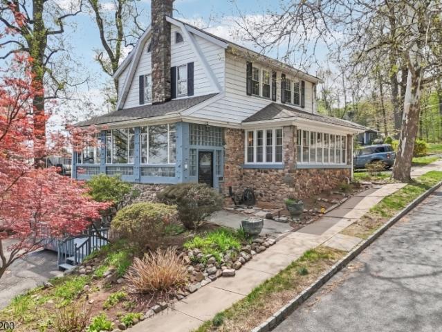 16 Jones Pl