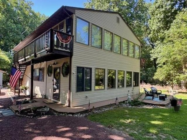 16 Kent Ave, Earleville, MD 21919