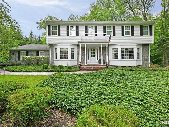 16 Knollwood Rd, Upper Saddle River, NJ 07458