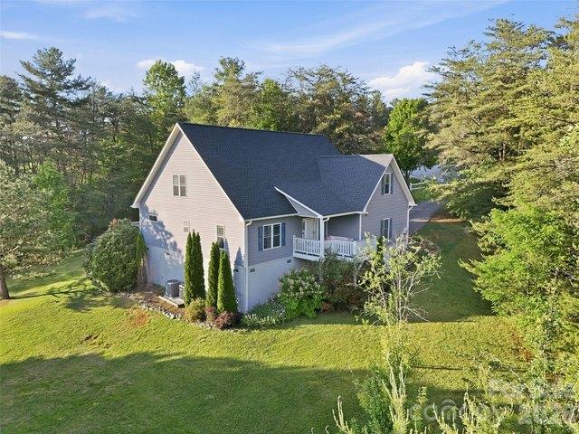 16 Lancaster Ln, Weaverville, NC 28787