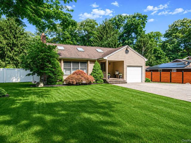 16 Lakecrest Lane