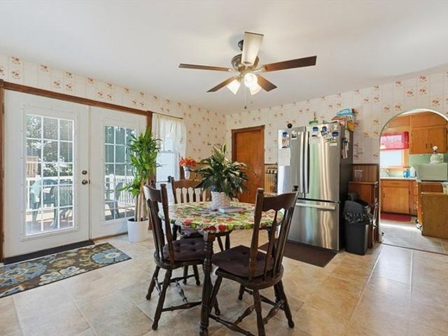 16 Lakeview St, Blackstone, MA 01504