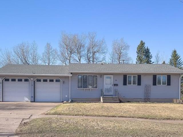 16 Law Dr, Silver Bay, MN 55614