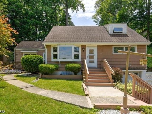 16 Lenape Ave, Andover, NJ 07860