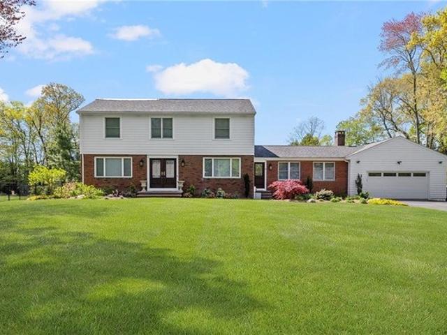 16 Lennon Rd, Lincoln, RI 02865