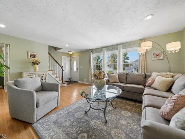 16 Lee Rd