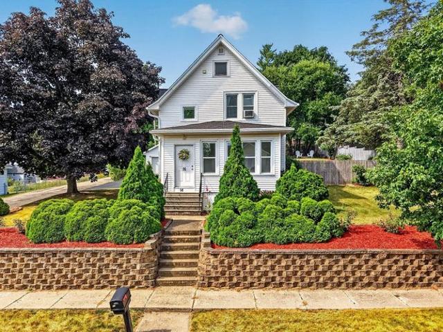 16 Legreid St, Deerfield, WI 53531