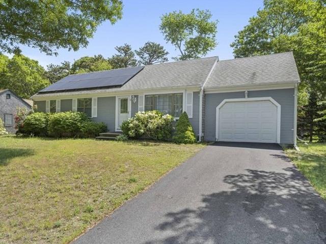 16 Lexington Dr, Barnstable, MA 02601