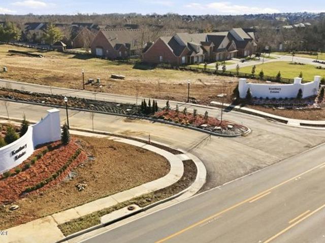16 Littlecote Ln, Louisville, KY 40245