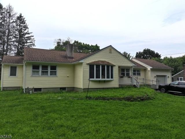 16 Lloyd Ave, Branchville, NJ 07826