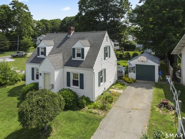 16 Lynde St, Old Saybrook, CT 06475