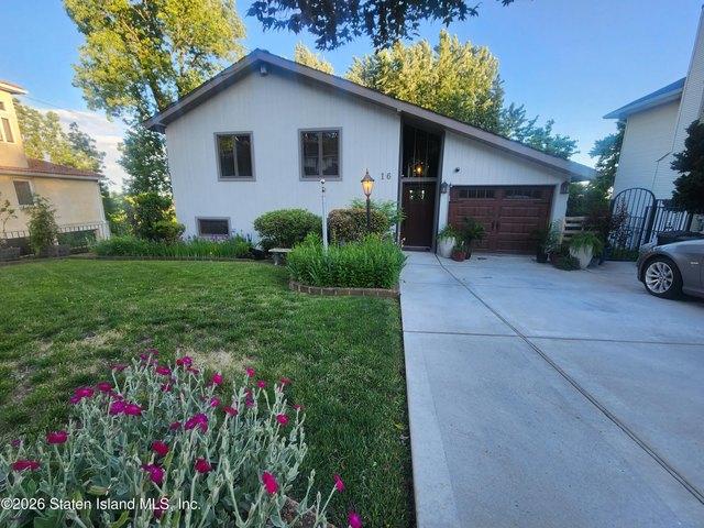 16 Manor Ct, Staten Island, NY 10306
