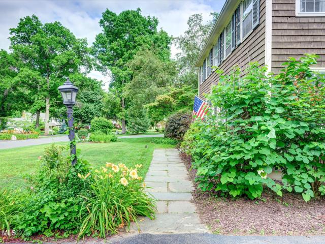 16 Macaffer Drive
