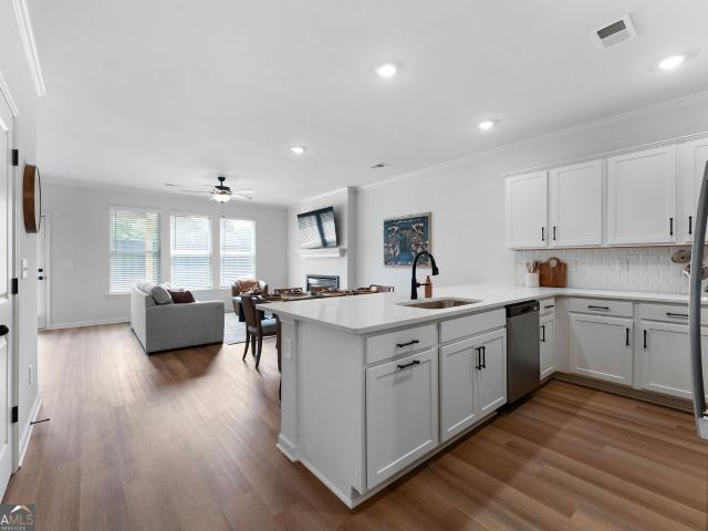 16 Magnolia Boulevard