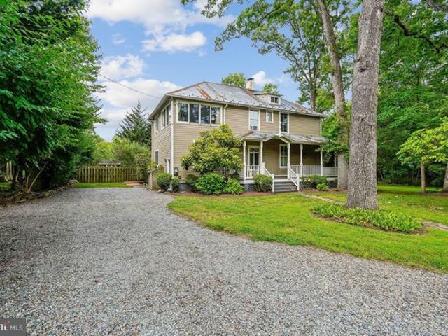 16 Maple Ave, Washington Grove, MD 20880