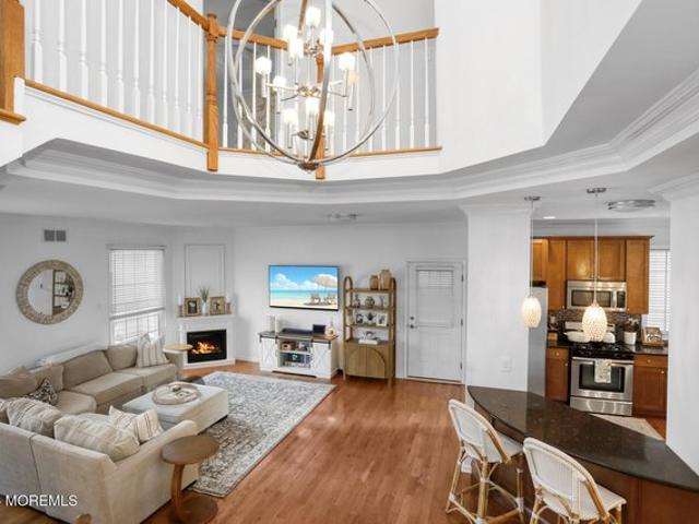 16 Mariners Bnd, Brielle, NJ 08730