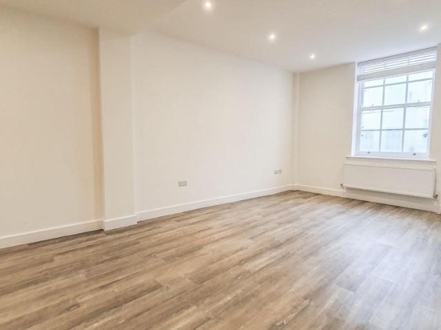 16 Market Place, Hertford