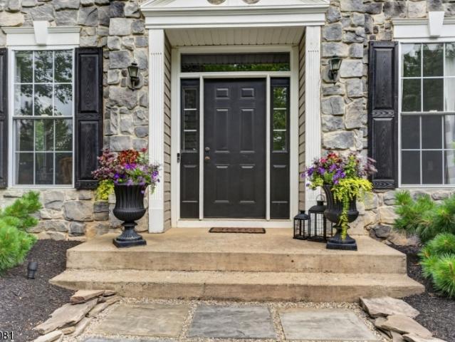 16 Meadowview Dr