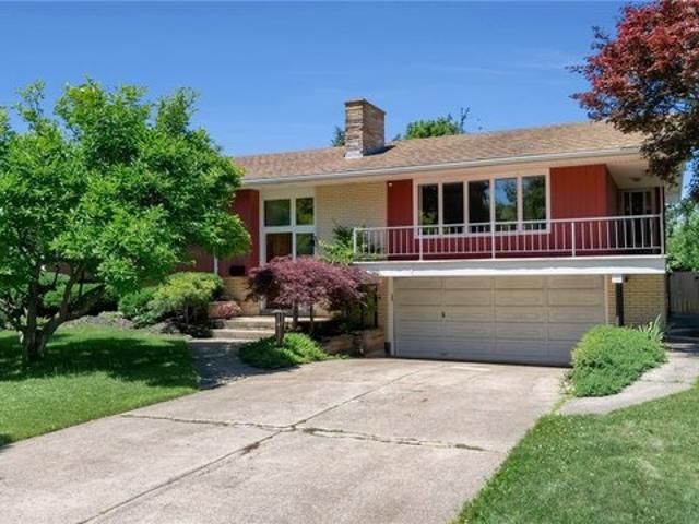 16 Meadow Ln, Tonawanda, NY 14223