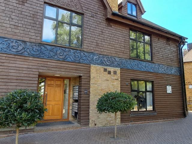 16 Melbourne Road, Bushey WD23, 1 bed flat to rent, £1,350 pcm | PrimeLocation