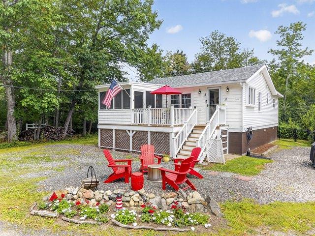 16 Midnight Dr, York, ME 03909