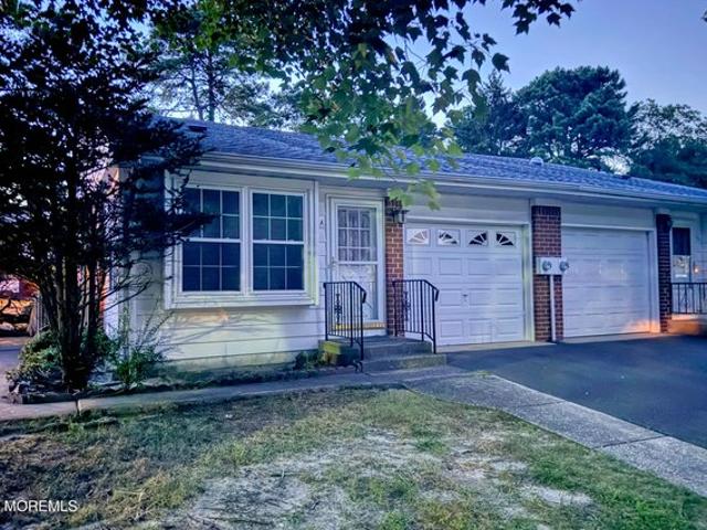 16 Monticello Dr Unit A, Whiting, NJ 08759