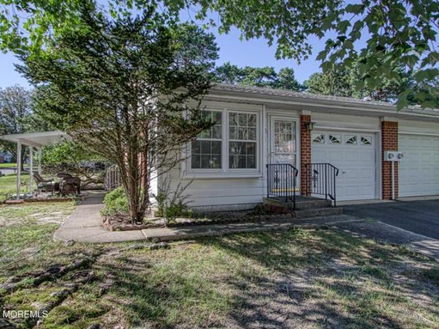 16 Monticello Dr Unit A, Whiting, NJ 08759