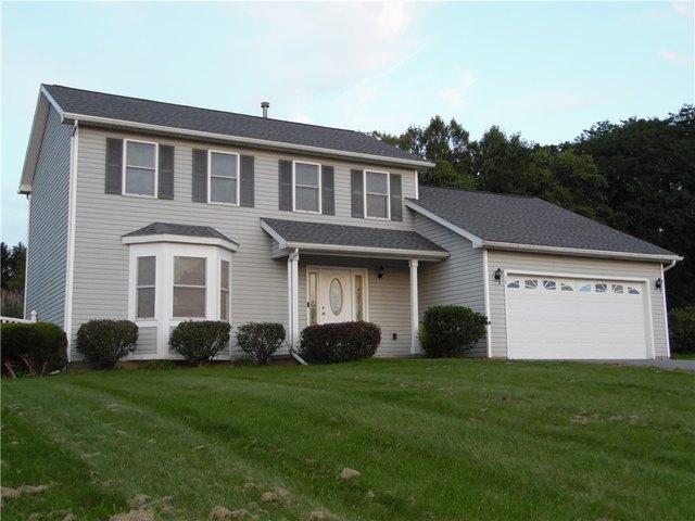 16 Morin Cir, West Henrietta, NY 14586