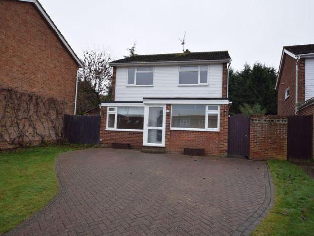 16 Mynn Crescent, Bearsted 4 bed detached house to rent £2,100 pcm £485 pw