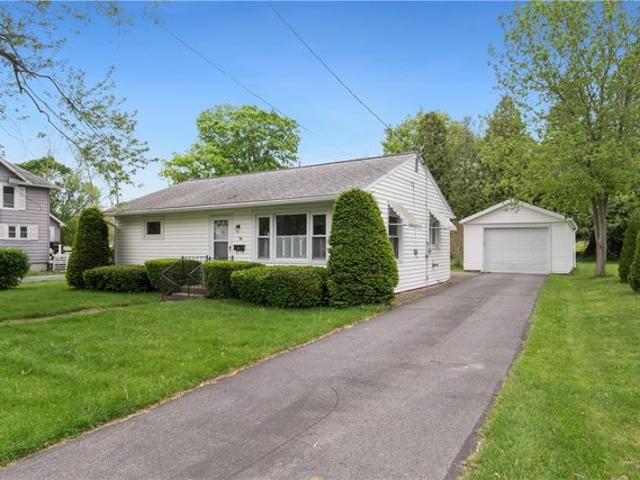 16 Myrtle Ave, Penn Yan, NY 14527