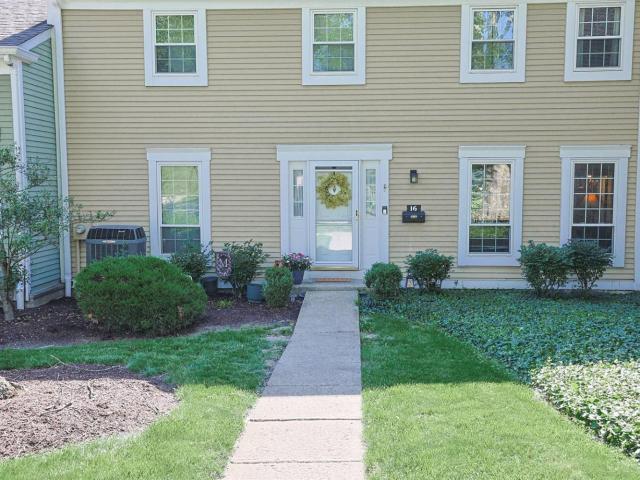 16 N Applewood Court