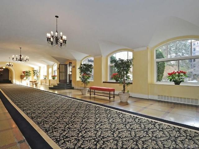 16 N Chatsworth Avenue 606