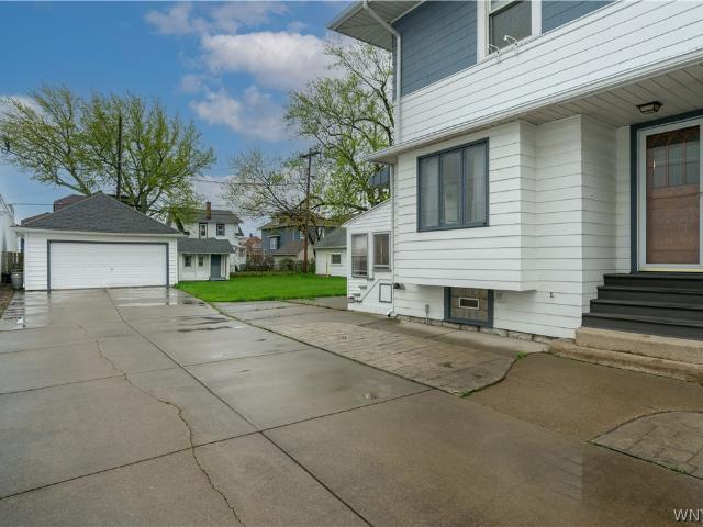 16 N End Avenue