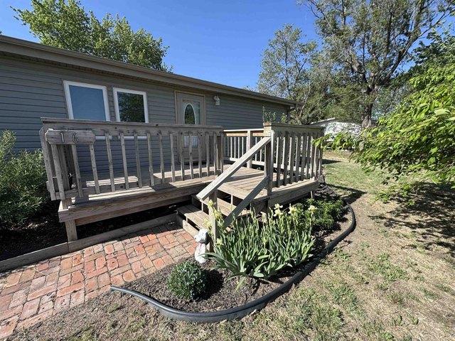 16 N Rushmore Dr, Overton, NE 68863