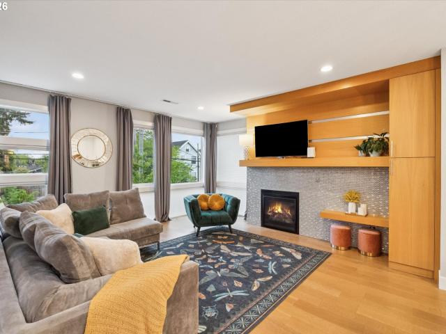 16 ne 55th ave