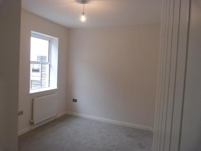 16 North Street, Bromley BR1 2 bed flat to rent £1,575 pcm £363 pw