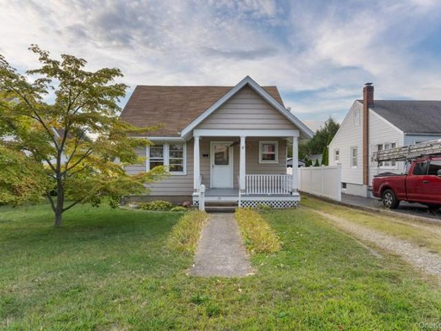 16 Oak Ter, Suffern, NY 10901