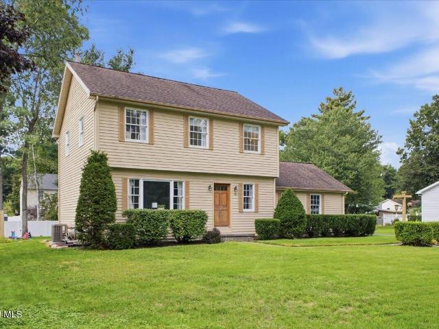 16 Oak Tree Circle
