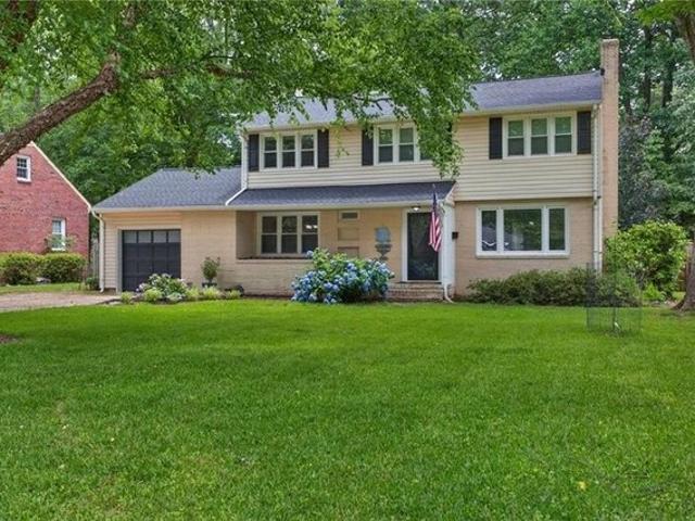 16 Oakland Dr, Newport News, VA 23601