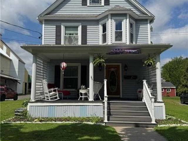 16 Orchard St, Middleport, NY 14105