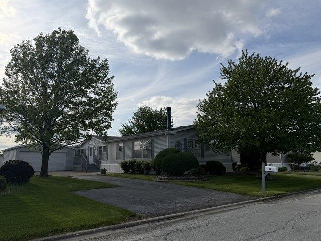16 Oriole Ln, Beecher, IL 60401