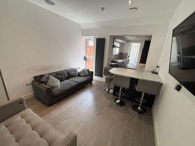 16 Paget Street 1 room available Loughborough