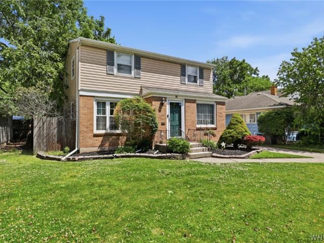 16 Paramount Parkway