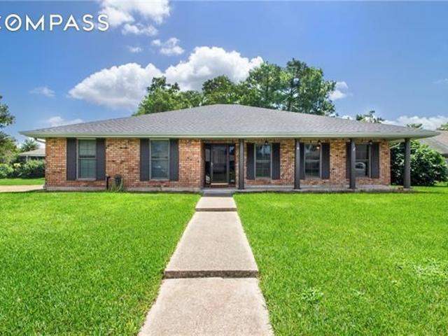16 Parlange Dr, Destrehan, LA